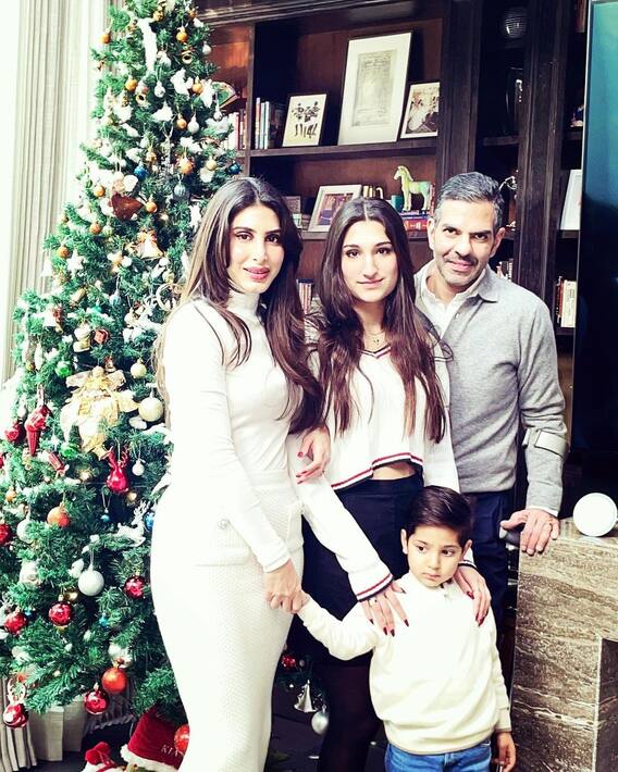 See Karisma Kapoor Ex Husband Sunjay Kapur Second Wife Priya Sachdev ...