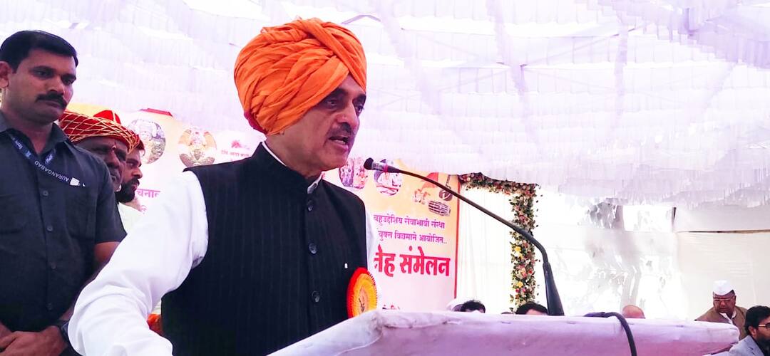 maharashtra news nashik news Bhagwat Karad will soon build Warkari ...