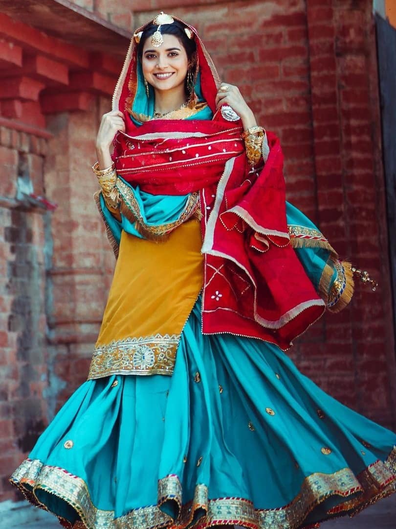 लोहड़ी के लिए ट्राई करें सेलेब्स के ये एथनिक लुक्स