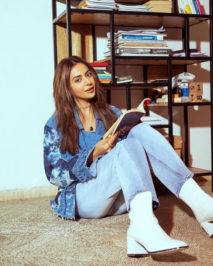 actress rakul preet singh latest photos | Rakul preet Singh: పుస్తకాలతో ...