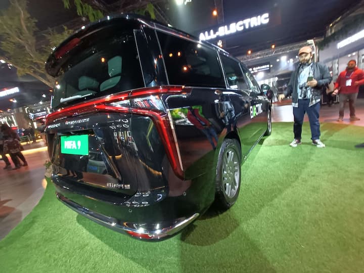 Auto Expo 2023: MG Mifa 9 Is A Huge Luxury Electric MPV — See Pics