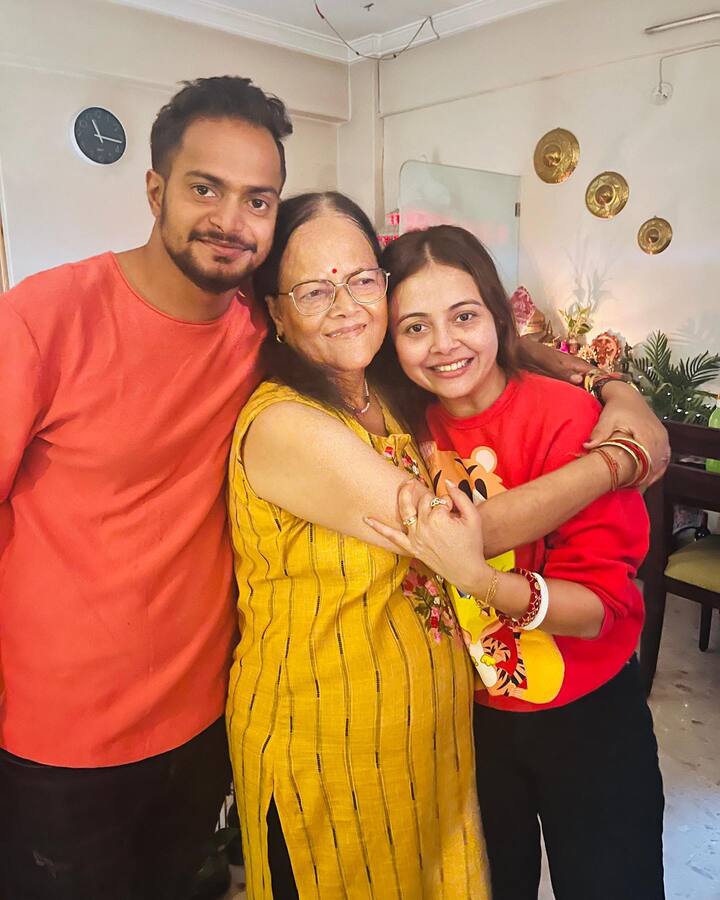 Saath Nibhaana Saathiya Devoleena Bhattacharjee Celebrated Her First Month Anniversary With