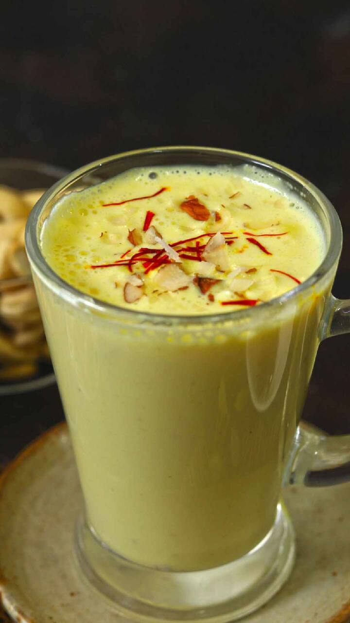 Kesar Benefits good for health and skin | Kesar Benefits : पाण्यात केशर ...