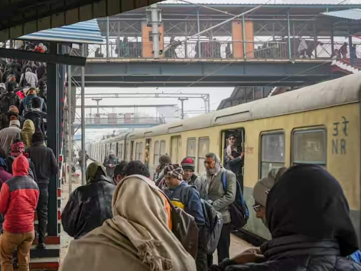 Trains Delay Cancelled Today 17th January 2023 Indian Railway 15 trains Running Late and 320 ...