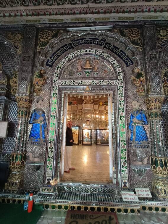 MP Indore Jain Temple Is Like Sheesh Mahal Everything Here Is Covered ...