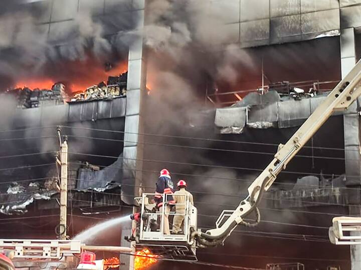 Delhi on a heap of gunpowder and Thousands of People Died in Fire ...