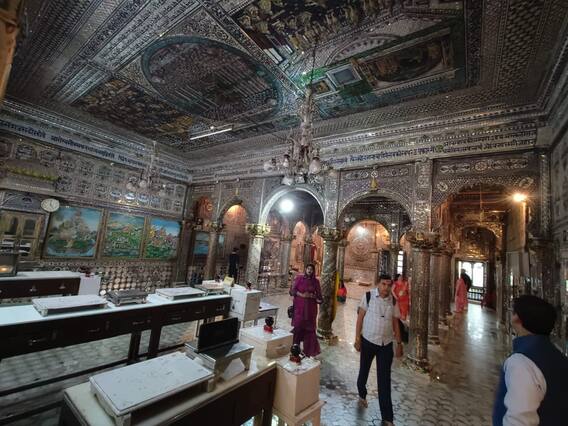 MP Indore Jain Temple Is Like Sheesh Mahal Everything Here Is Covered ...