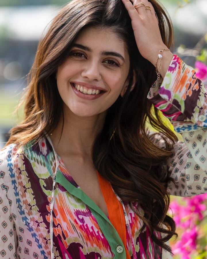 sanjana sanghi shared new look on instagram see her photos here | Sanjana Sanghi Photos: संजना ...