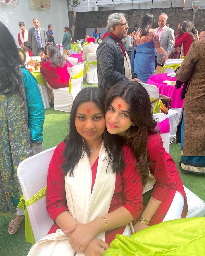 Naomika Saran Photos Goes viral with Grandmother Dimple Kapadia see ...