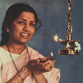 Lata Mangeshkar Birth Anniversary: Five Rare Iconic Photos Of Lata ...
