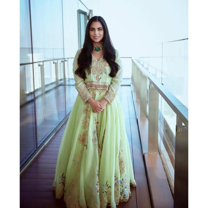 Radhika Anant Engagement isha ambani flaunt engagement ring stole ...