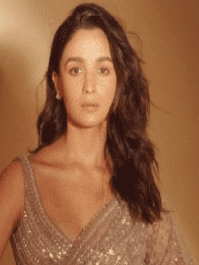 Alia Bhatt Dazzles In A Shimmery Saree At Ex Sidharth Malhotra's Reception