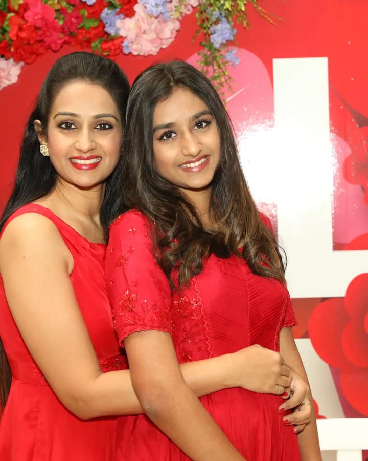 Actress Laya family pics goes viral | అందాల తార లయ ఫ్యామిలీ పిక్స్ చూశారా?