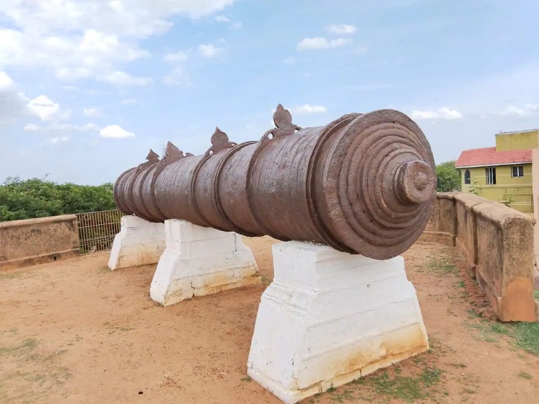 Spiritual Tour Thanjavur Cannon Rajagopala Beerangi Standing ...