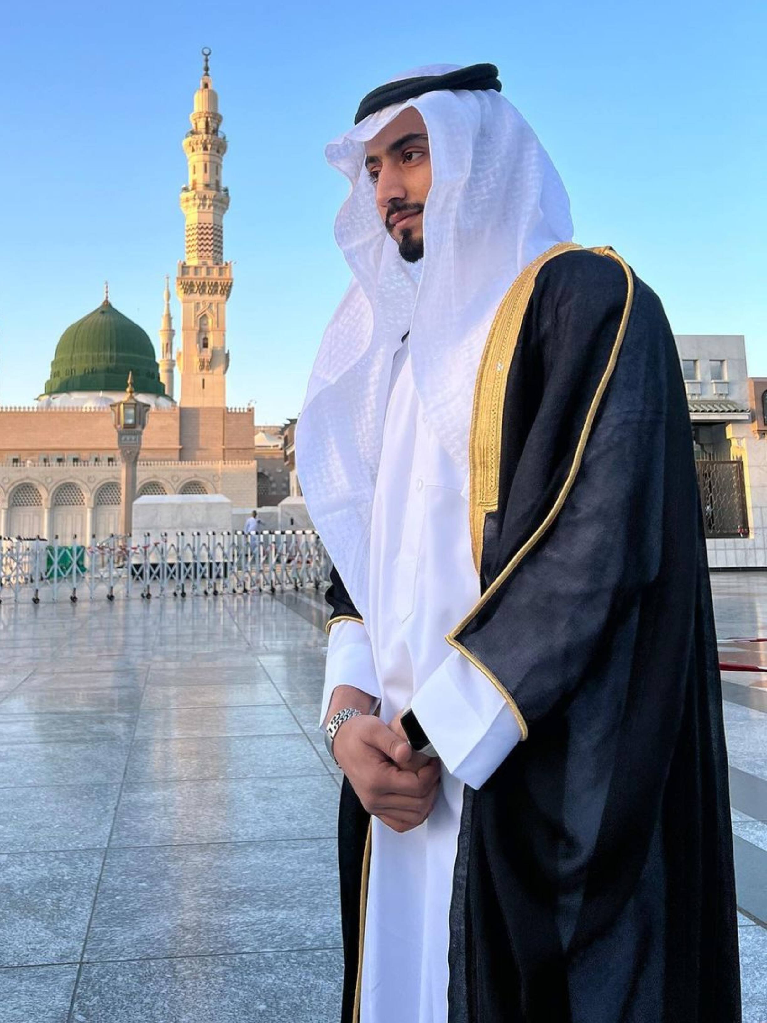 मक्का में उमराह करने पहुंचे फैसल शेख