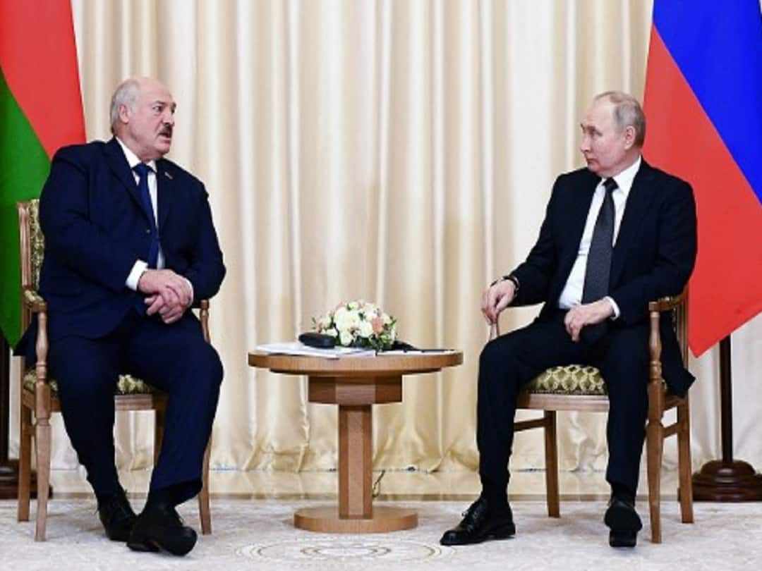 Russia Ukraine war Viral video showing Vladimir Putin Leg Movements ...