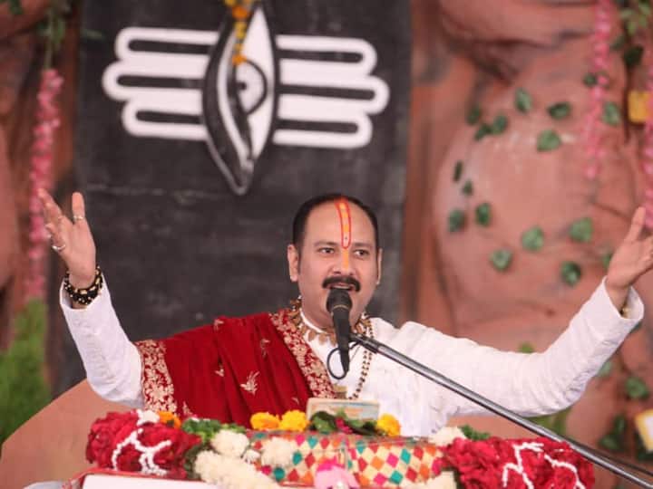 Pandit Pradeep Mishra: कैसे इतने मशहूर हो गए कुबेरेश्वर धाम वाले पंडित प्रदीप मिश्रा? एक लोटा जल ...