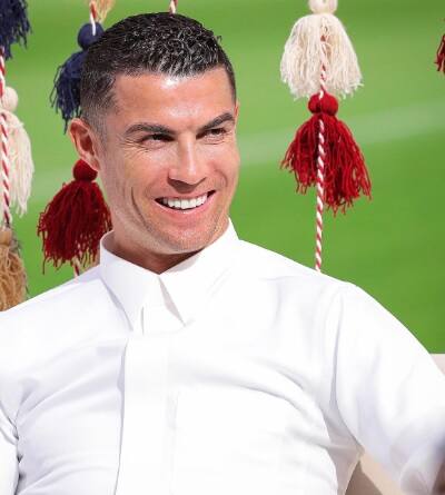 Cristiano Ronaldo dons traditional Middle-Eastern attire to honour ...