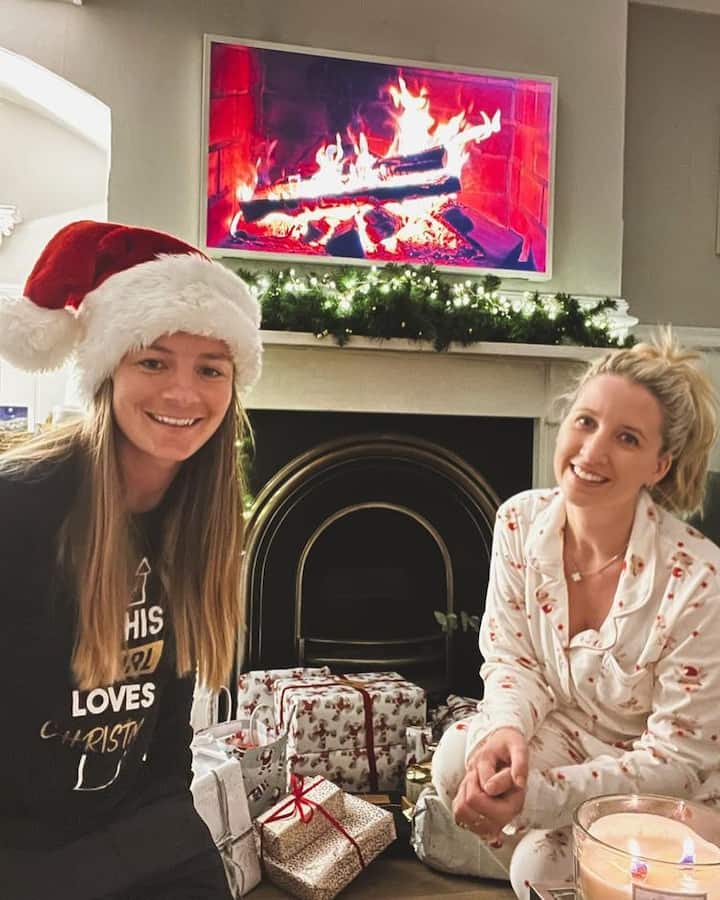 England star cricket Player Danielle Wyatt announces her engagement ...