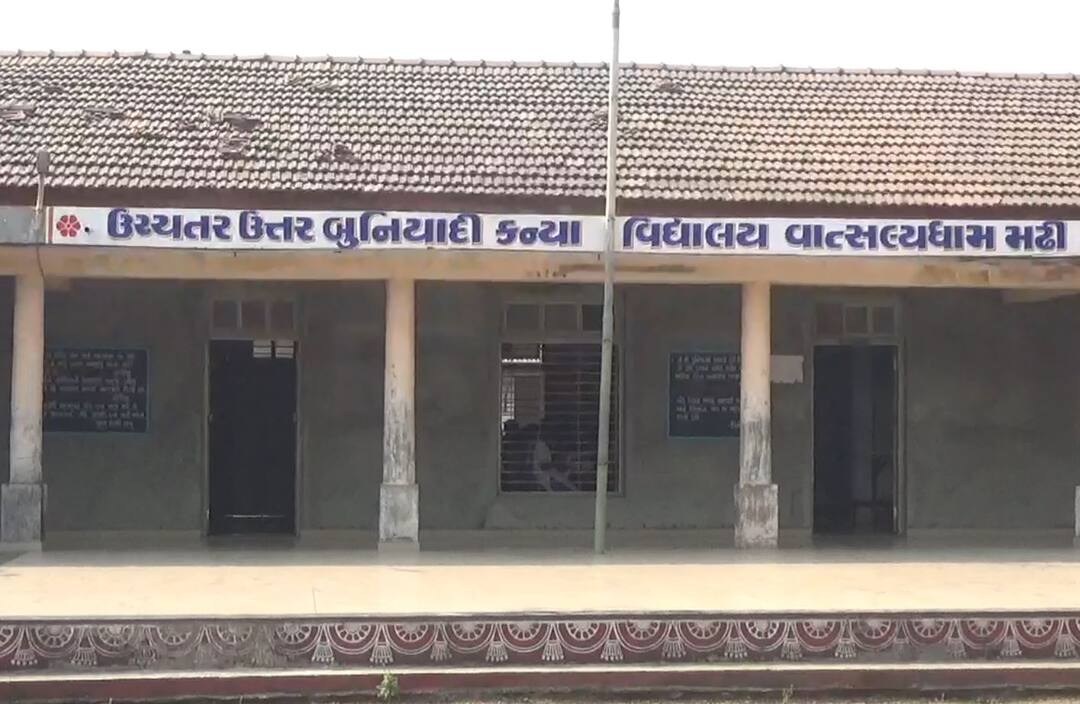 Surat's Uttar Buniyadi Kanya Vidyalaya came under controversy | SURAT ...