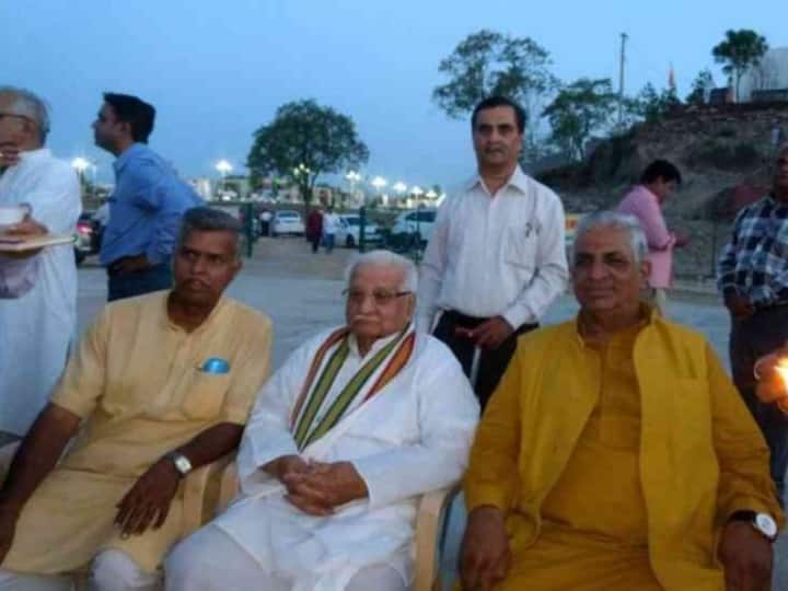 Udaipur Former MP Bhanu Kumar Shastri Collected 30 Thousand Rupees Travelling Rajasthan Know Why ...