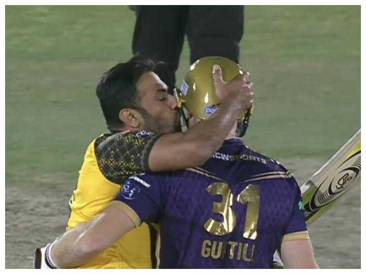 PSL 2023 Wahab Riaz kissed Martin Guptill after taking his wicket during Peshawar Zalmi vs ...