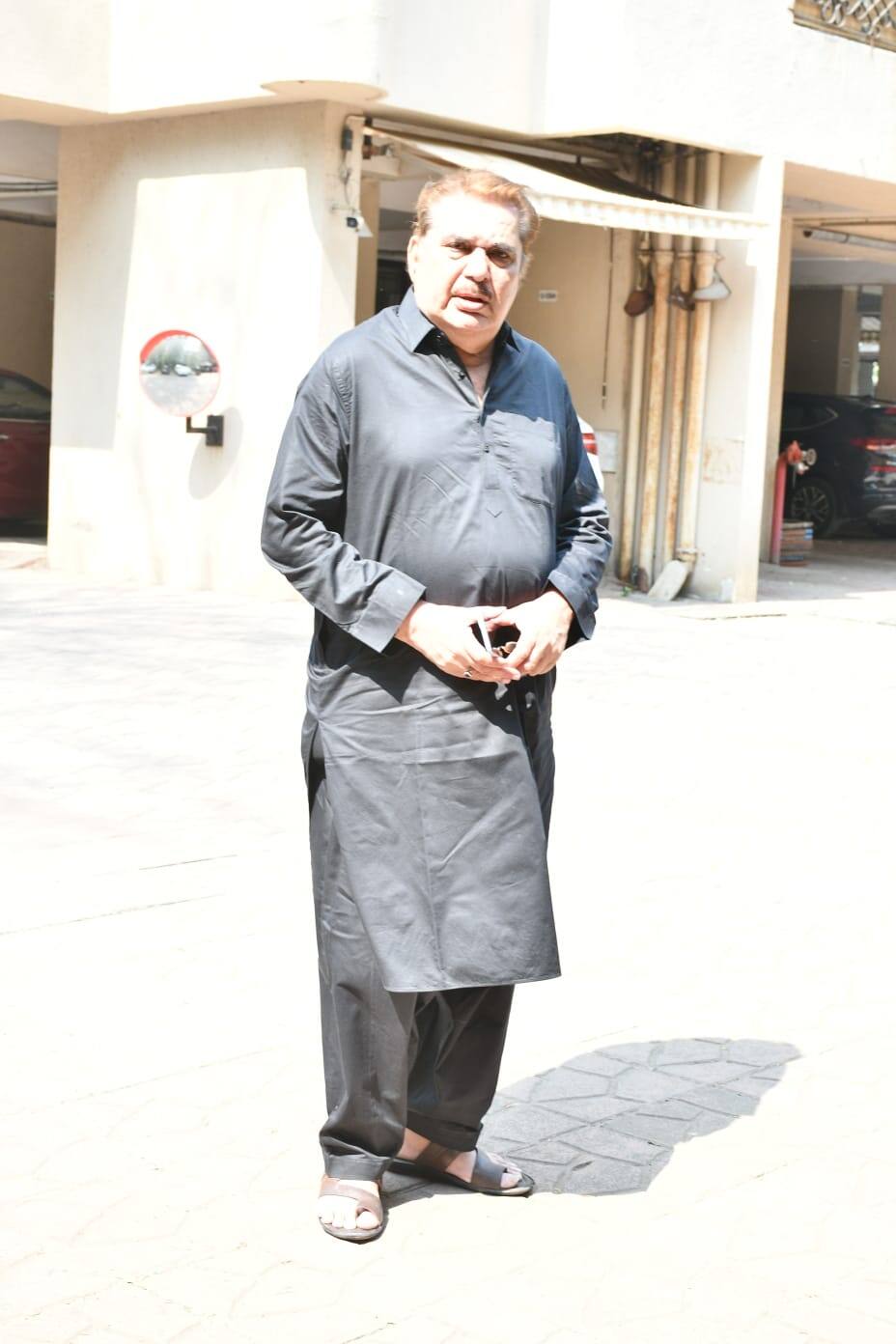 Satish Kaushik Death Highlights: Late Actor Cremated Among Friends & Family