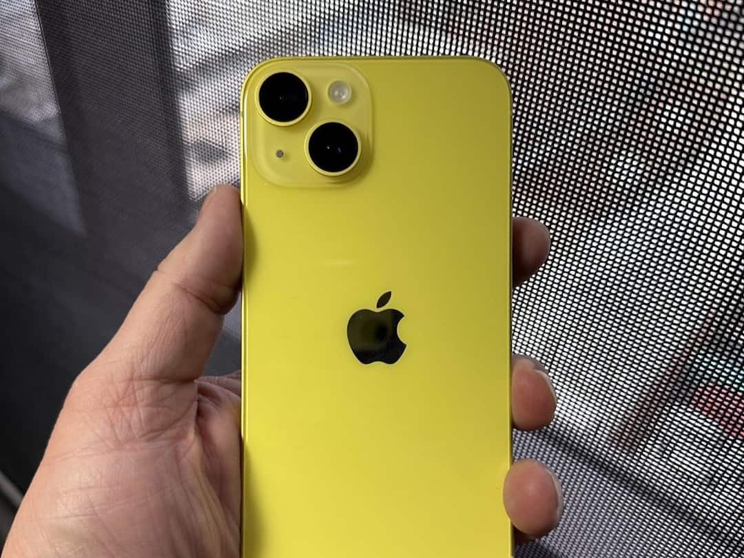 Apple first introduced yellow iPhone with this model | Yello iPhone ...