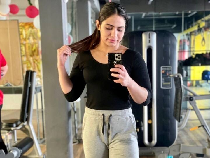 Sub Inspector Naina Kanwal Seen with Rahul Gandhi befor know her Story ...