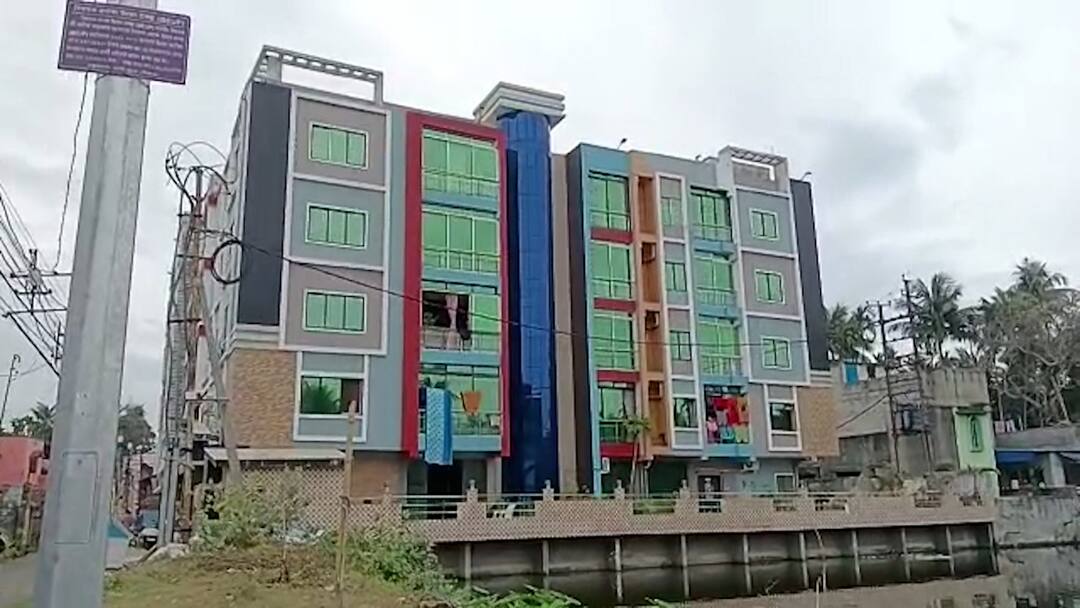 Father And Son Commit Suicide Allegedly Not Getting Job Even After Paying Money To Ayan Seal ...