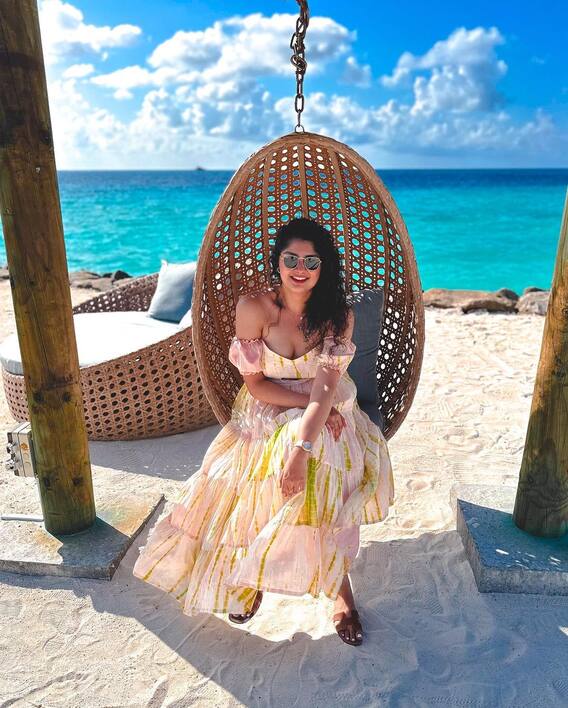 Inside Anshula Kapoor's Maldives Vacation With Beau Rohan Thakkar - See ...