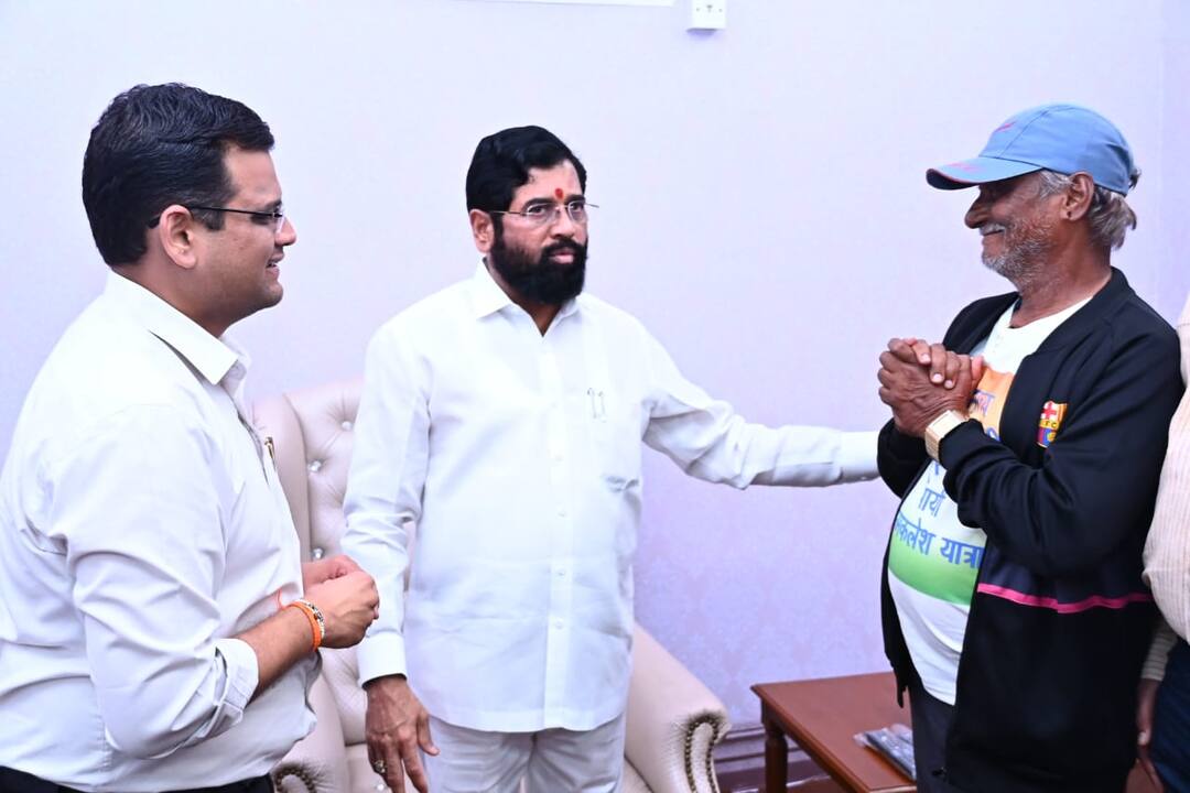 Solapur News Arjun Ramgir walk from Solapur To Mumbai meet Chief ...