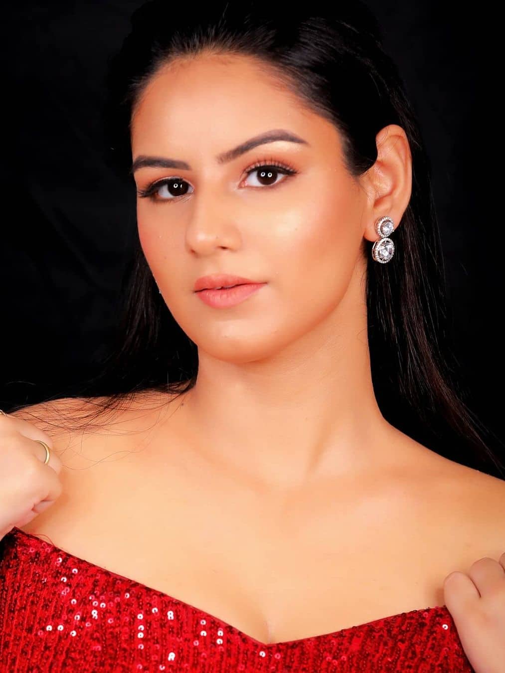 अग्निसाक्षी एक समझौता की जीविका हैं इतनी पढ़ी-लिखीं