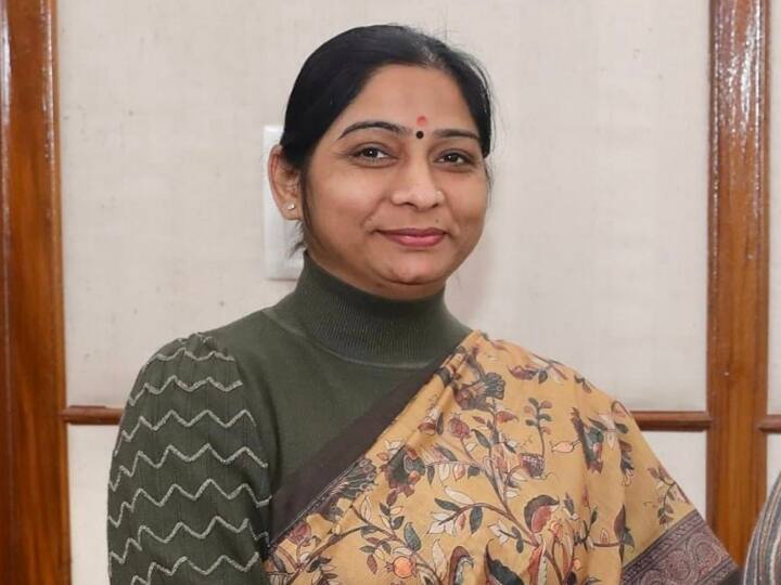 Bjp Mp Sanghamitra Maurya Came Out Against Father And Samajwadi Party
