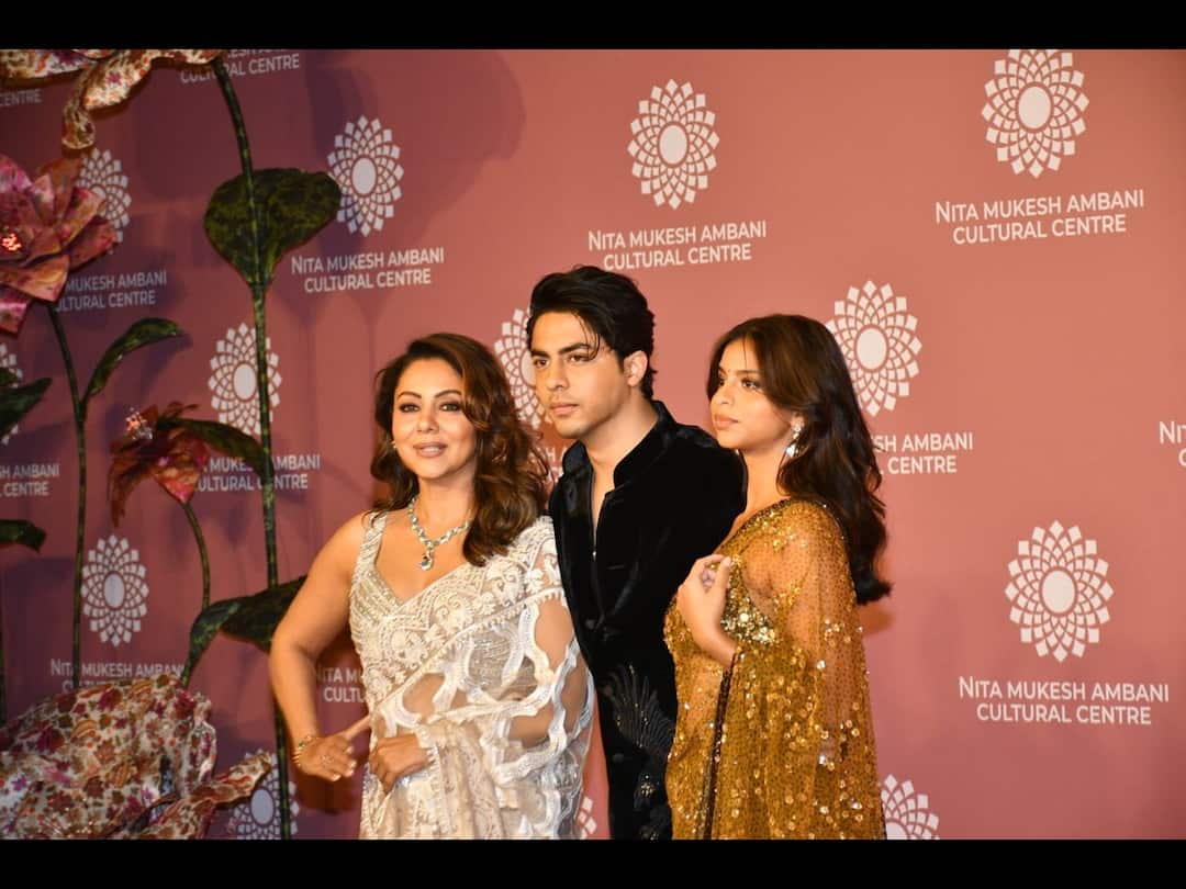Mom And Daughter Duo Gauri And Suhana Khan Slay In Sarees, Aryan Khan ...
