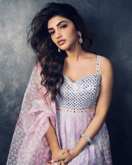 Sree Leela Beautiful Ph | Sree Leela: పువ్వులకు పోటీ ఇస్తున్న అందాల ...