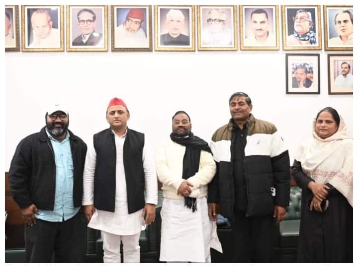 SP MLA Ram Achal Rajbhar Close Balmukund Dhuria Controversial Post ...