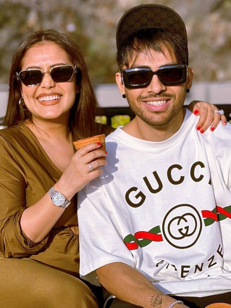 नेहा कक्कड़ ने जमकर सेलिब्रेट किया भाई टोनी का बर्थडे