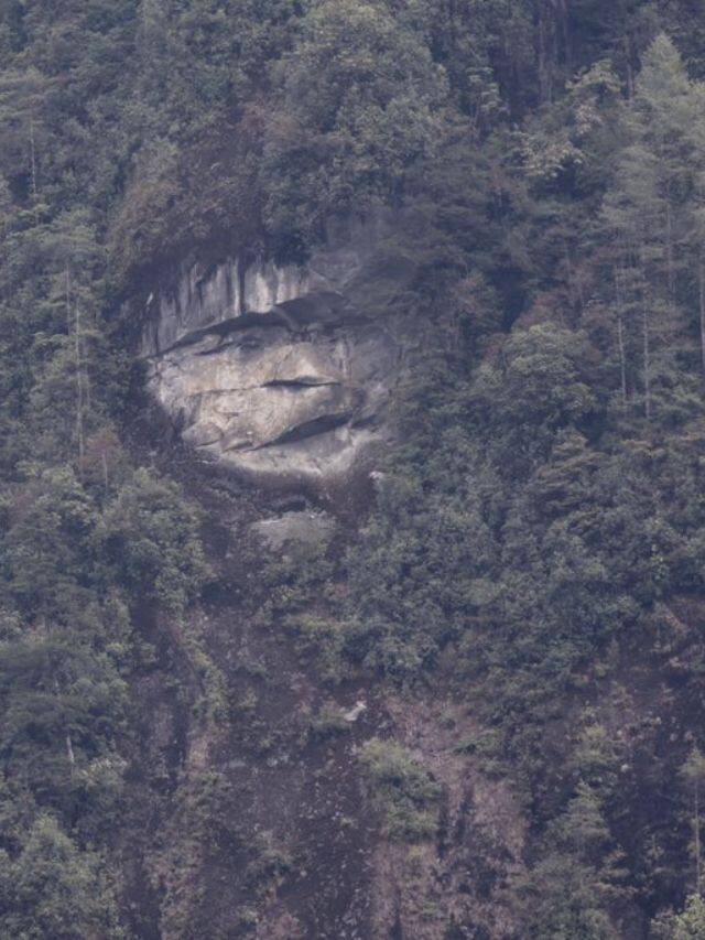 पहाड़ पर दिखी हनुमान जी की मूर्ति जैसी आकृति