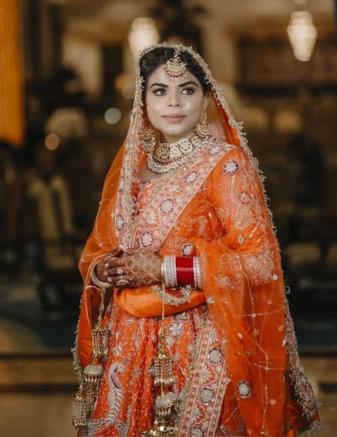 Look at the pose in Punjabi Singer Jasmine Akhtar bridal look husband ...