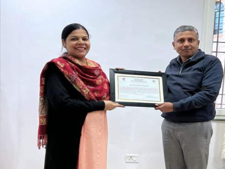 Success Story IAS Varsha Singh resident of Khagaria Bihar is famous for education and social ...