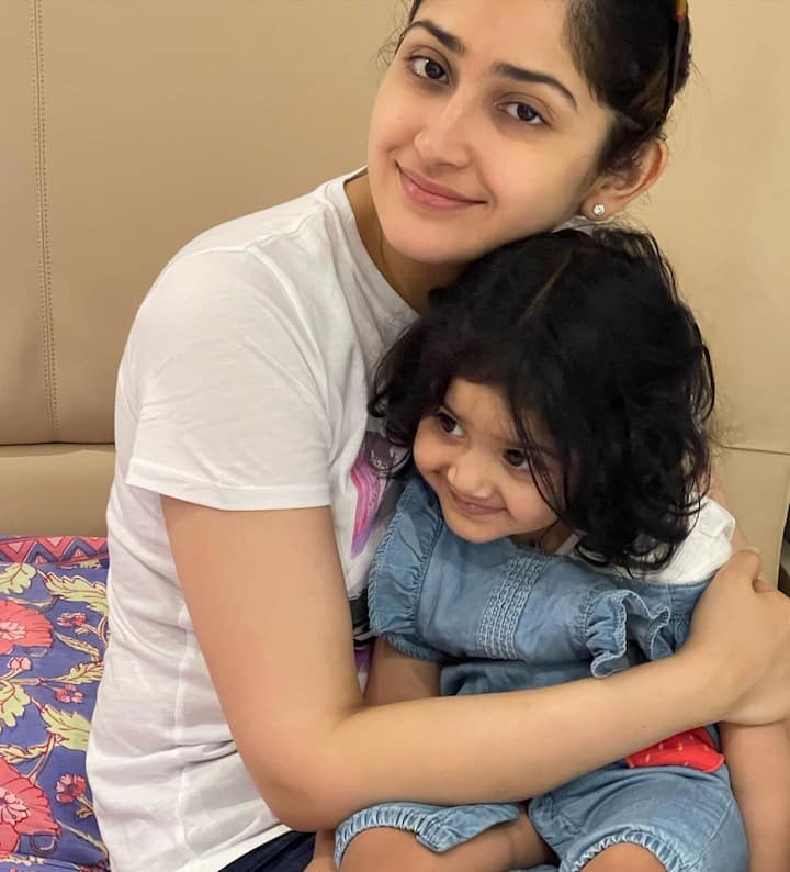 Hero Arya and Sayyesha's sweet daughter Ariana cute photos | Hero Arya ...