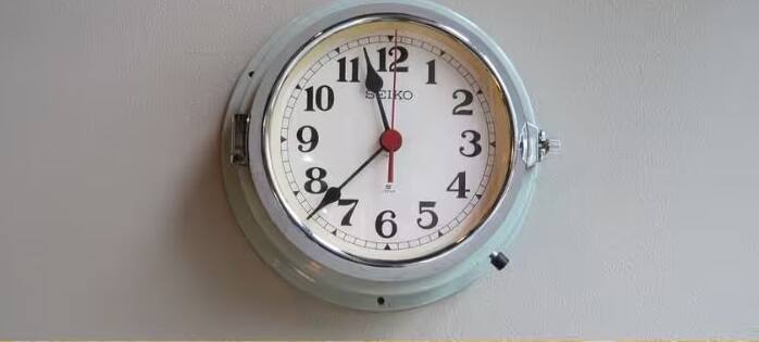 Vastu tips for wall clock know the correct direction and vatu rules ...