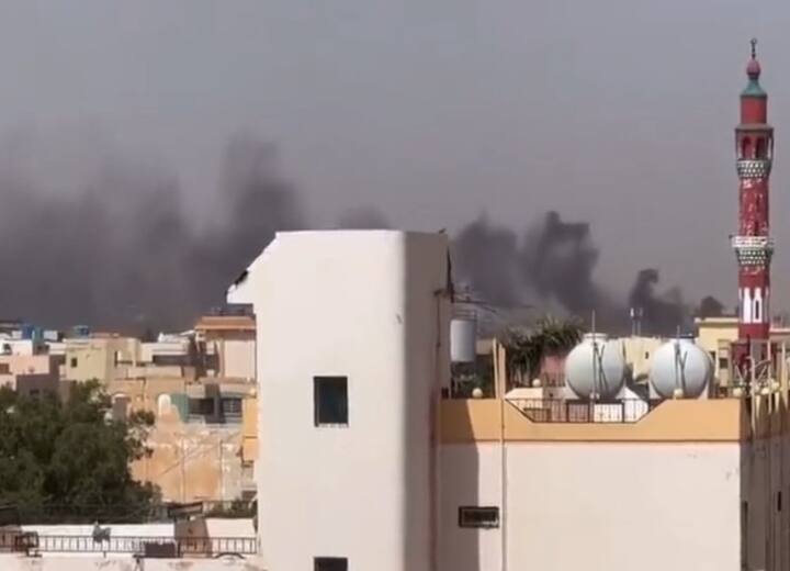 Sudans Capital Khartoum Witness Heavy Gun Firing Between Army And