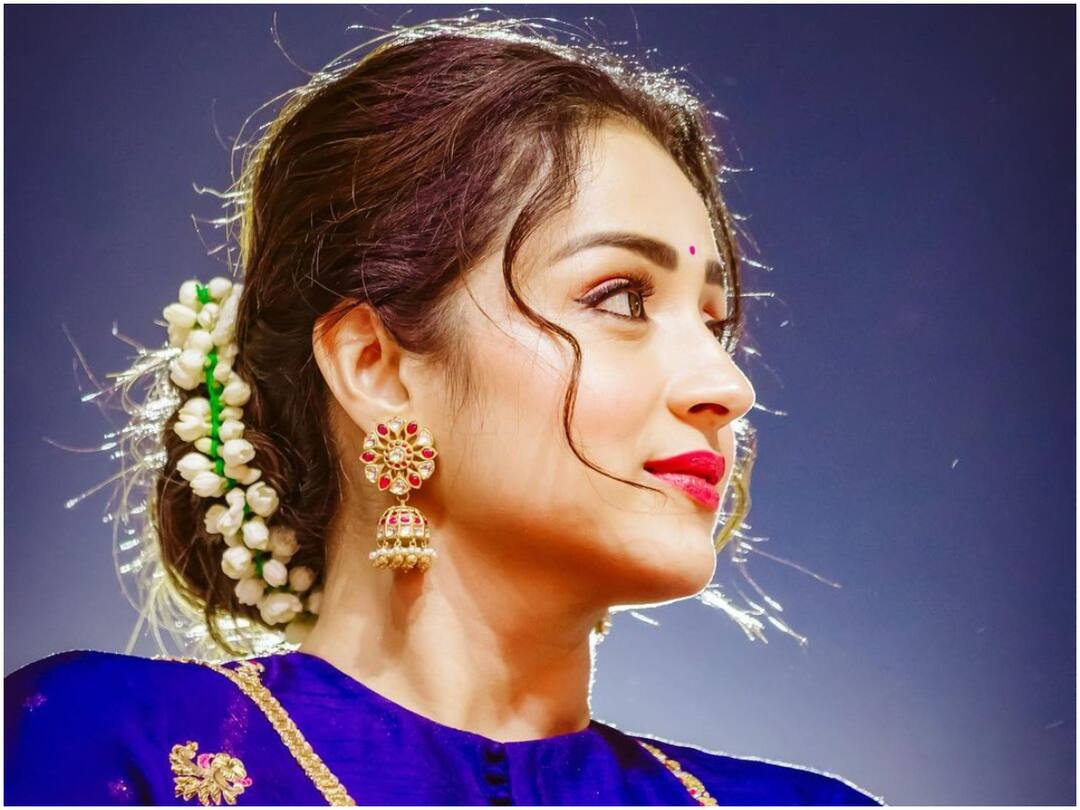 Trisha Krishnan In Coimbatore For Ponniyin Selvan 2 Promotions Chola ...