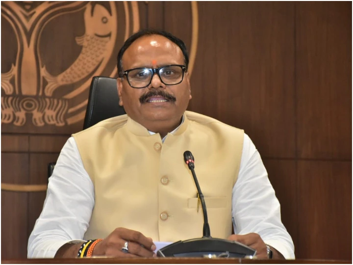 Mahoba Deputy CM Brajesh Pathak Suspended 4 Doctors Missing From Duty ANN | Mahoba News: महोबा ...