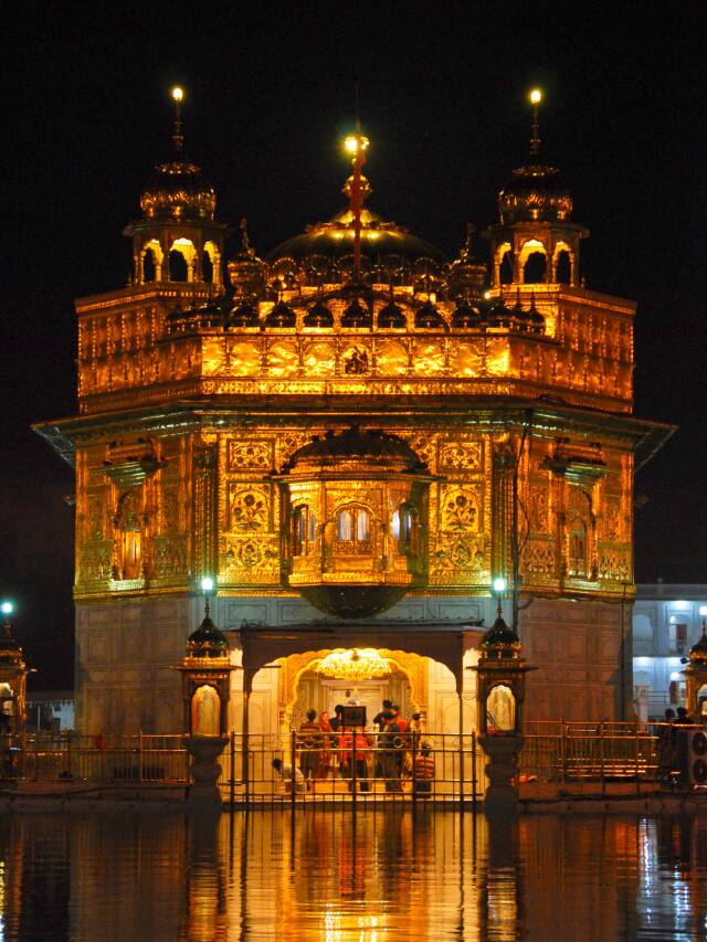 500 किलो सोने से सजा हुआ है अमृतसर का ये मंदिर