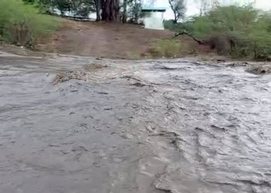 Unseasonal Rain Ramtalia river in Morangi village was flooded ...