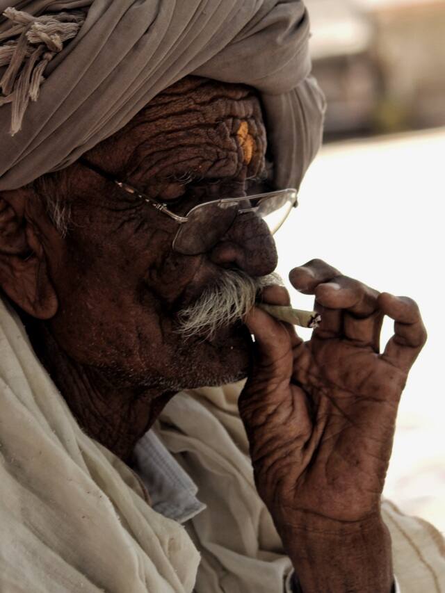 बीड़ी को अंग्रेजी में क्या कहते हैं?