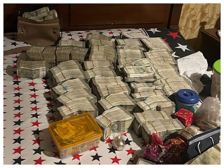 Karnataka Election Rs 15 Crore Cash Jewellery Worth Rs 5 Crore Seized